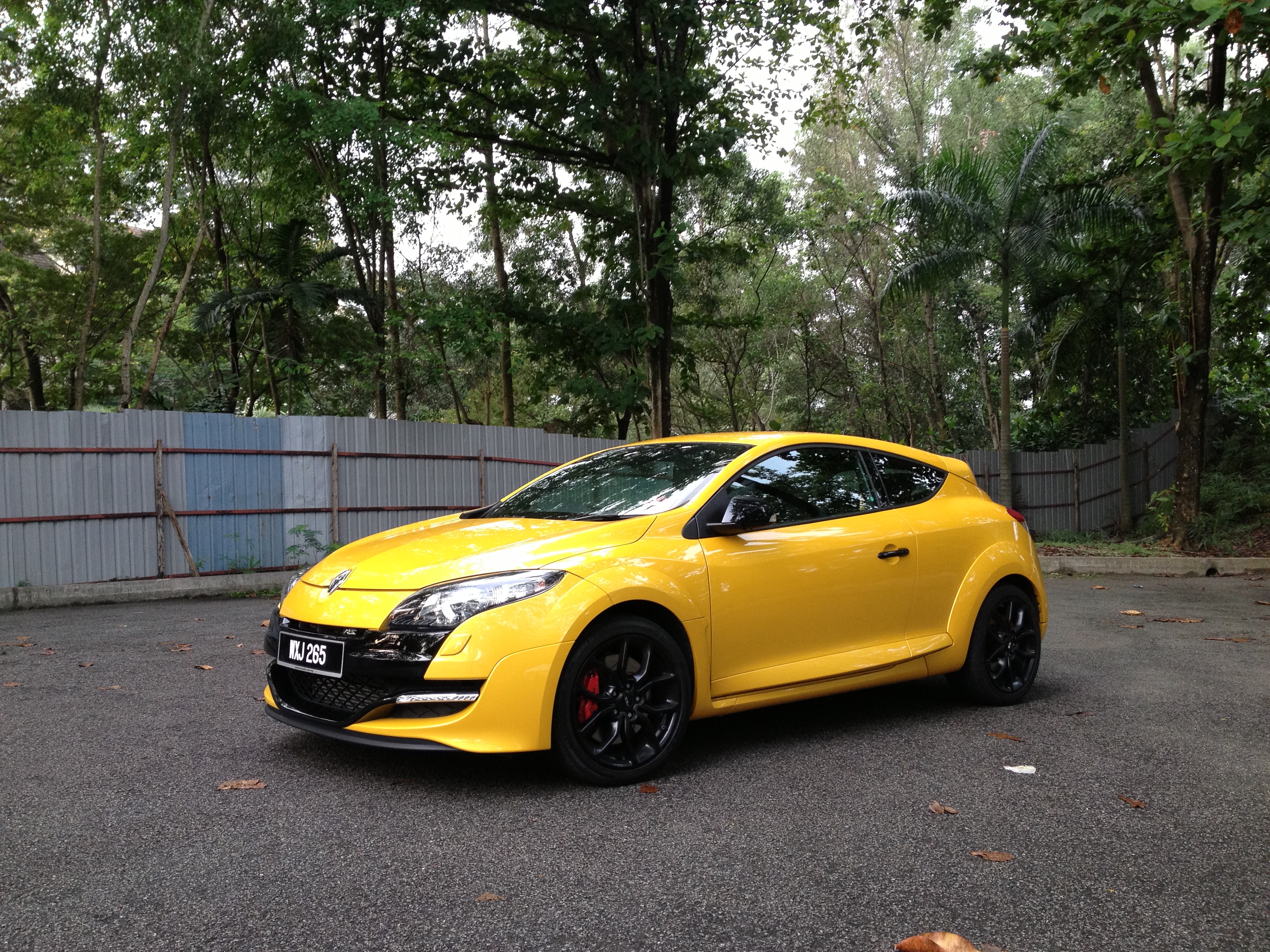 Renault Megane RS265 Test Drive Review – Drive Safe and Fast