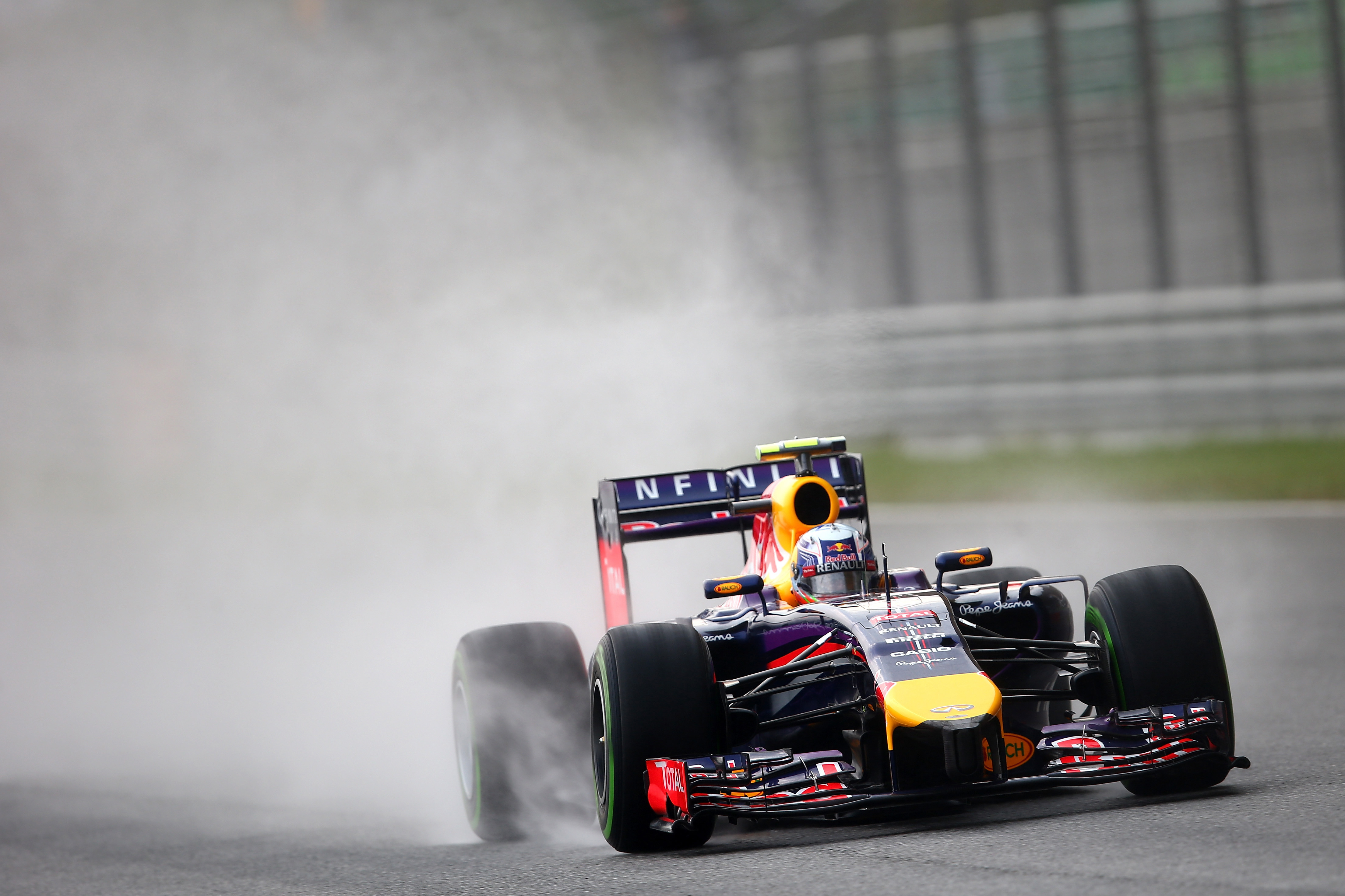 Red Bull FLAGS OFF 2015 F1 season – Drive Safe and Fast