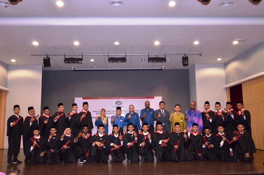 17 Students Graduate from Perodua’s Youth Training Programme