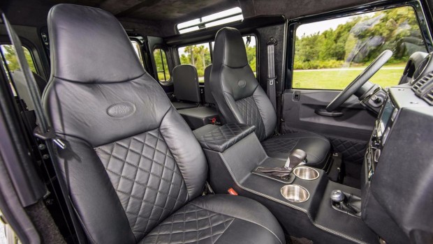 Land Rover Defender: Project Blackout