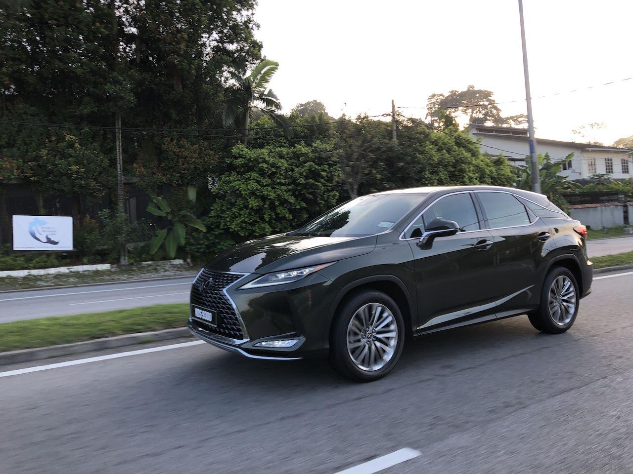 Lexus RX 300 Premium test drive review in the city by us