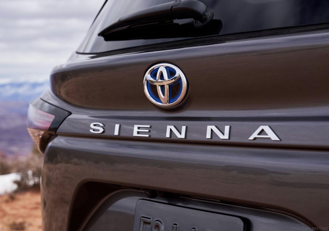 North American Market Gets 4th Generation Toyota Sienna MPV