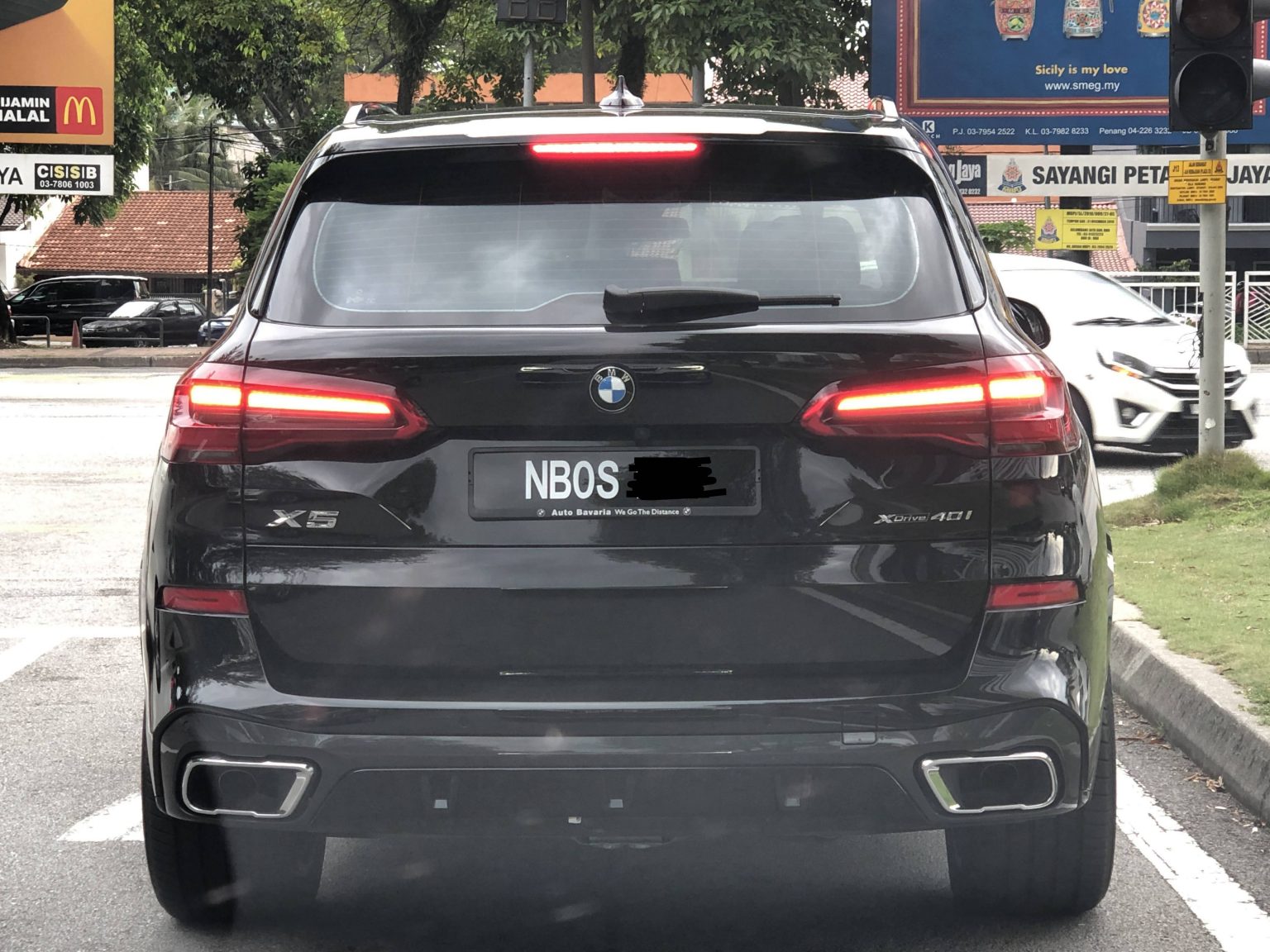 Why are there so many of these weird plates around?