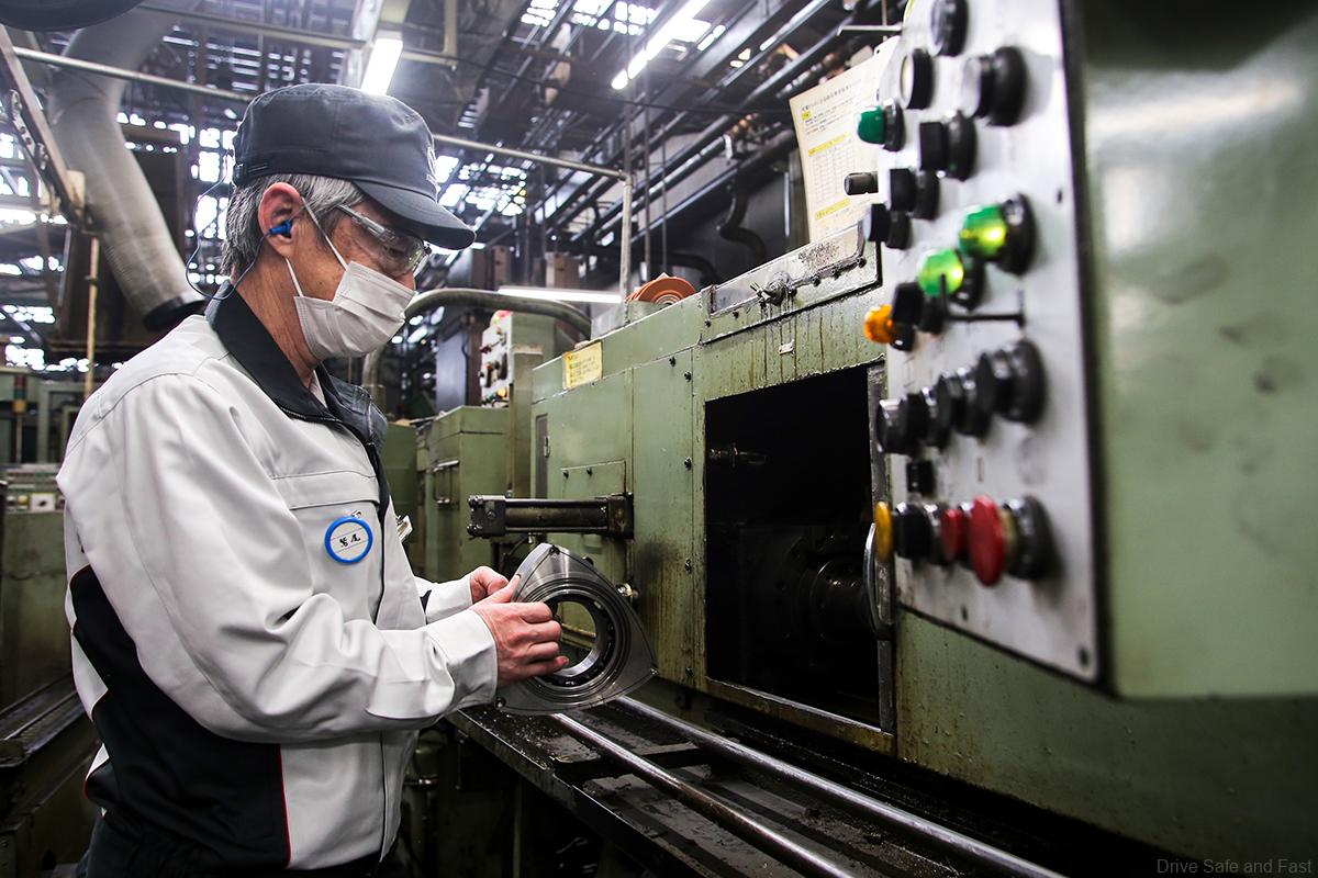 How Mazda Still Produces The 13B Rotary Engine To This Day