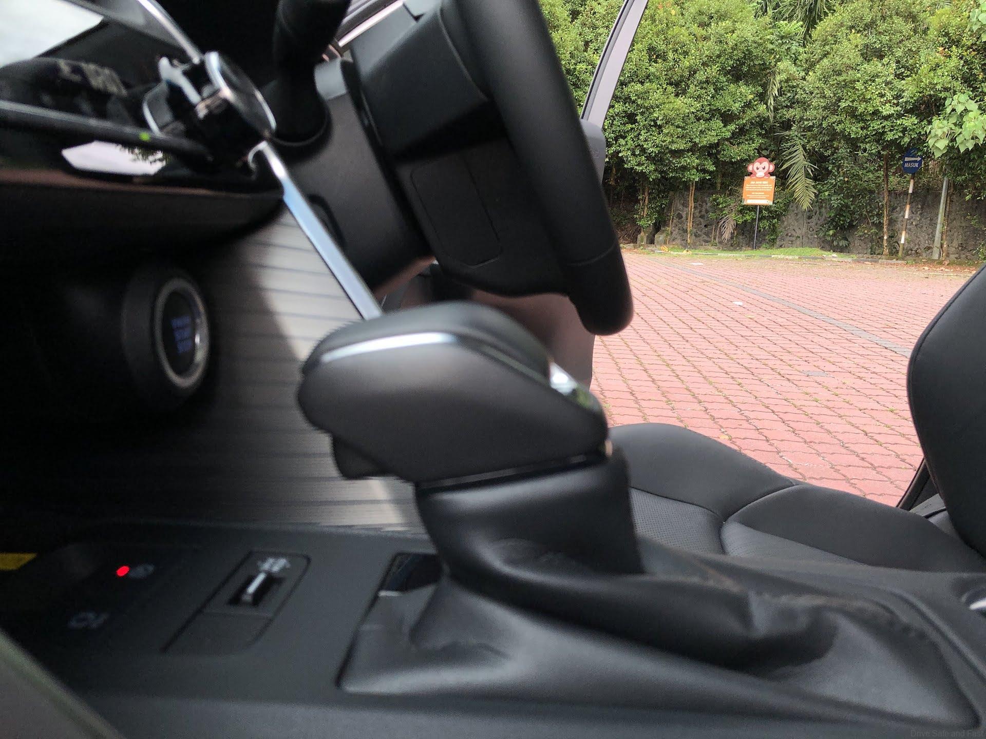 Toyota Harrier 2.0L Luxury SUV Drive Impressions