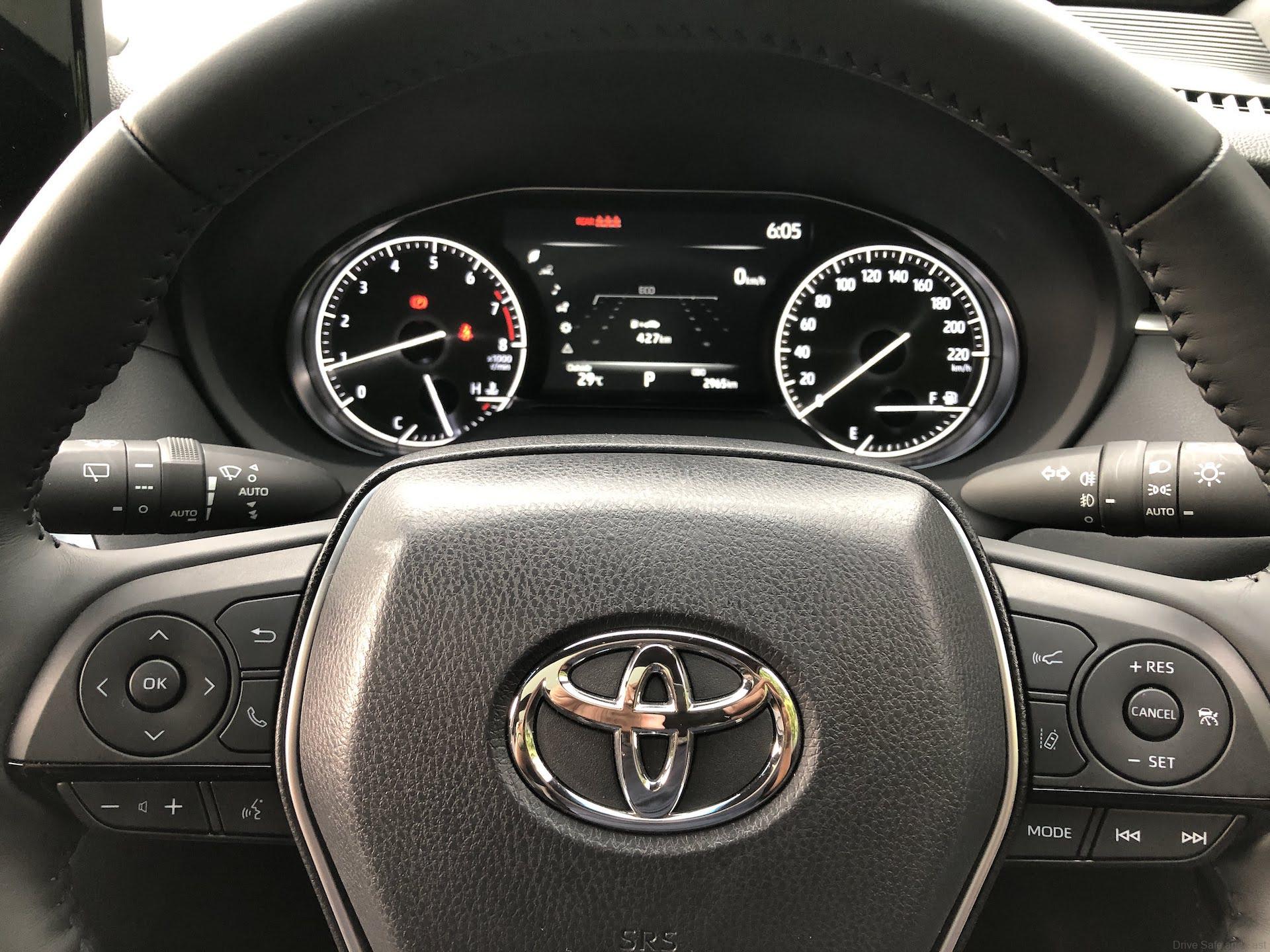 Toyota Harrier 2.0L Luxury SUV Drive Impressions
