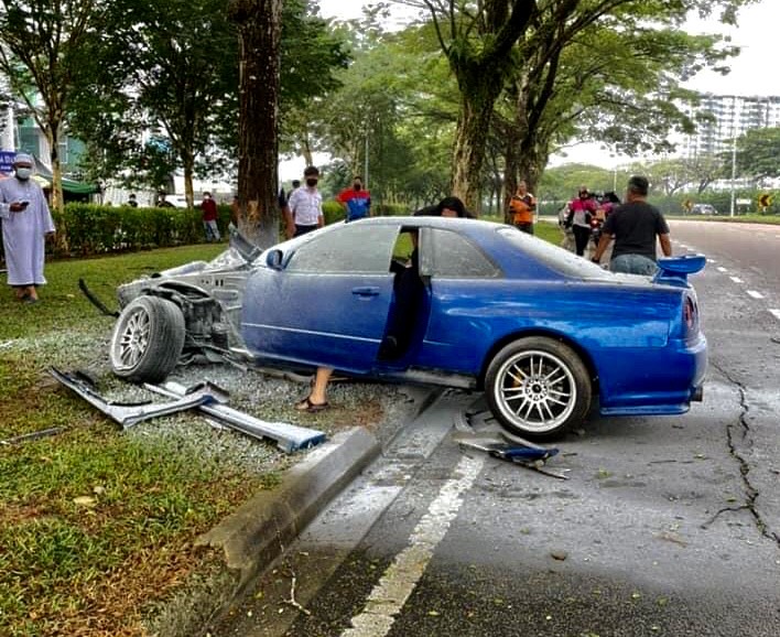 Broker Crashes Nissan Skyline 1 Hour After Collecting It