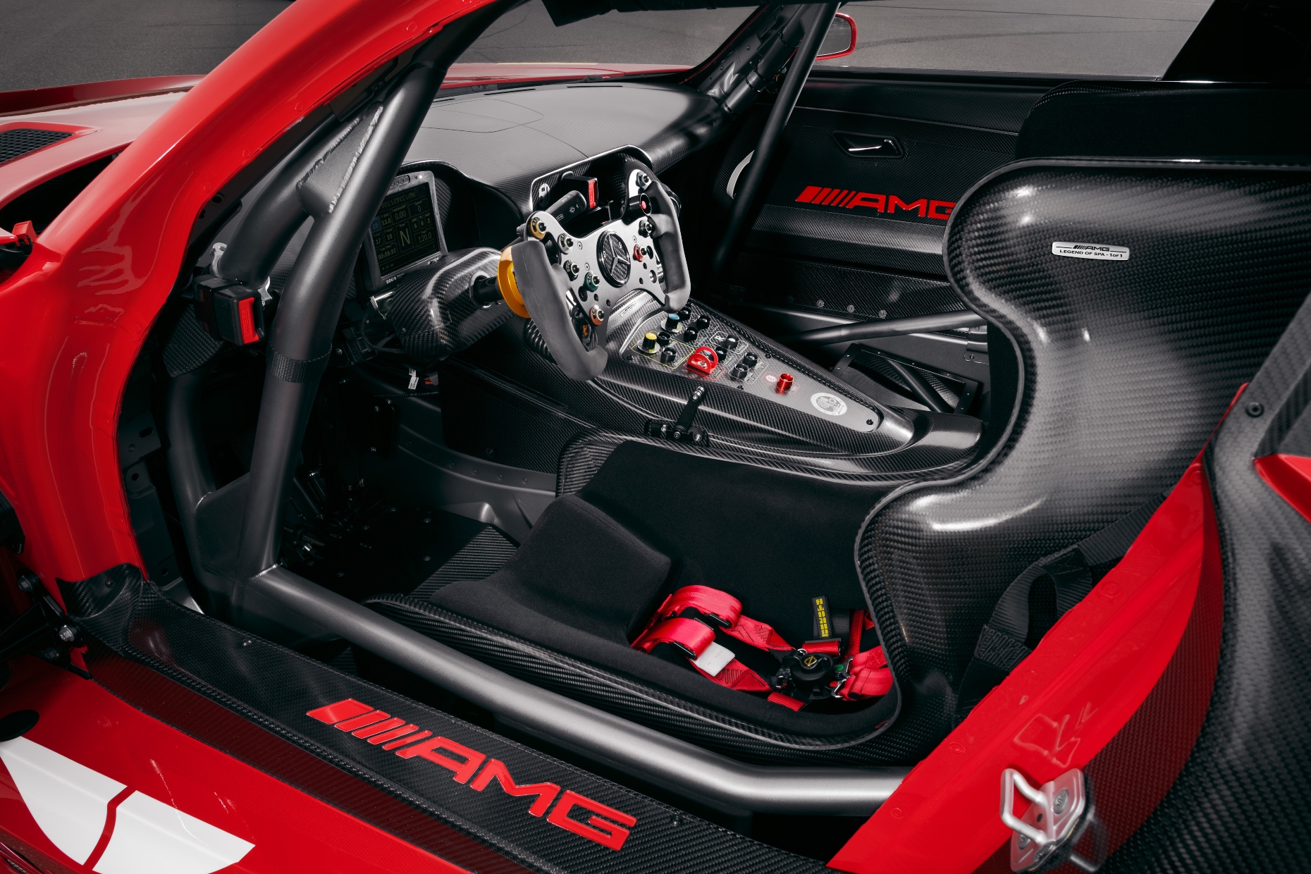 Mercedes-AMG Made 3 Unique GT3 Cars As Tribute To Red Pig