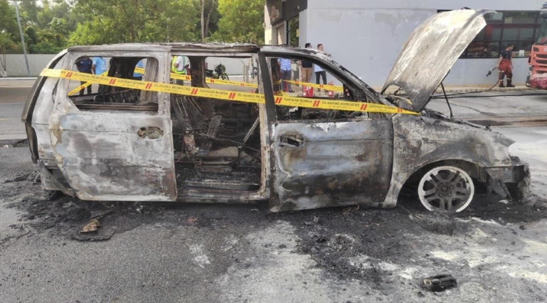 An MPV Caught Fire At A Petronas Station In Kajang Today