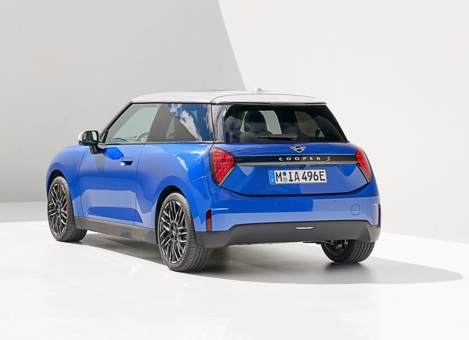 All-New MINI Cooper Revealed: EV-Only, Circular OLED Display