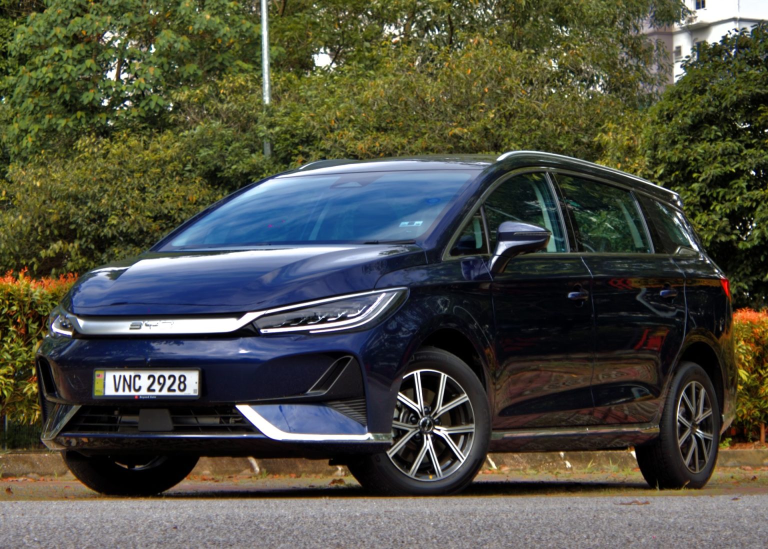 BYD M6 Extended Review: Best Bang For Buck EV Hands-Down