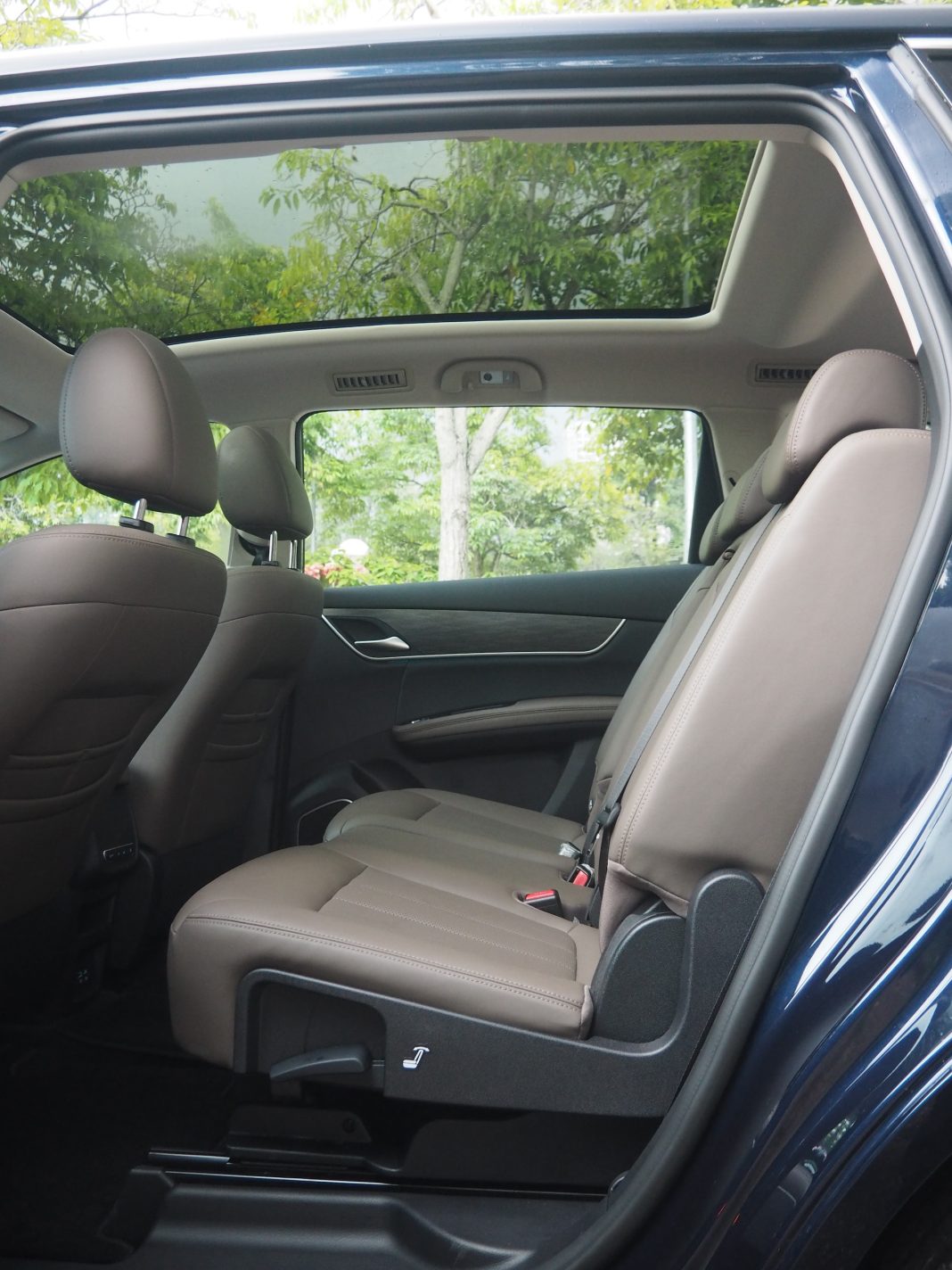 BYD M6 Extended Review: Best Bang For Buck EV Hands-Down