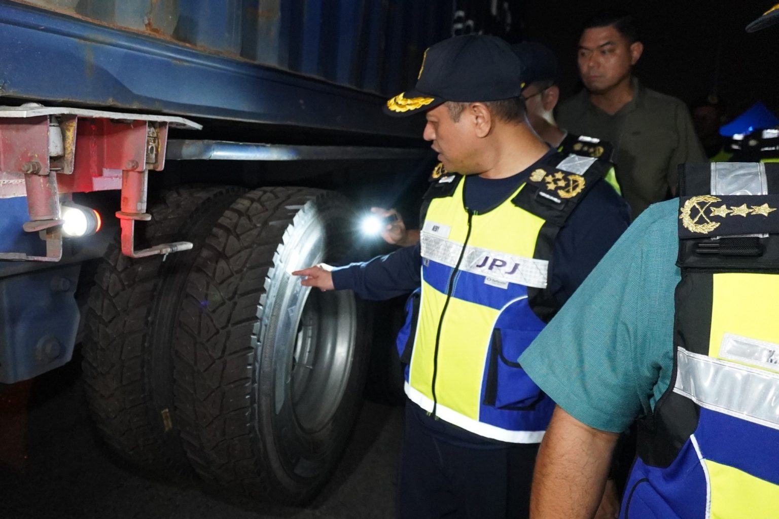 JPJ Gets Serious About Lorry Overloading: Fine, Suspend, BAN